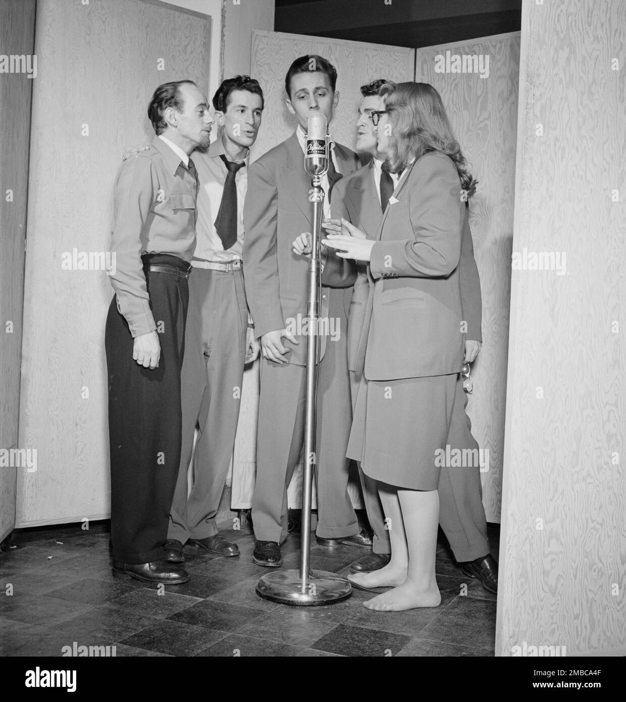 Portrait of Dave Lambert, Jerry Duane, Wayne Howard, Jerry Packer, and ...