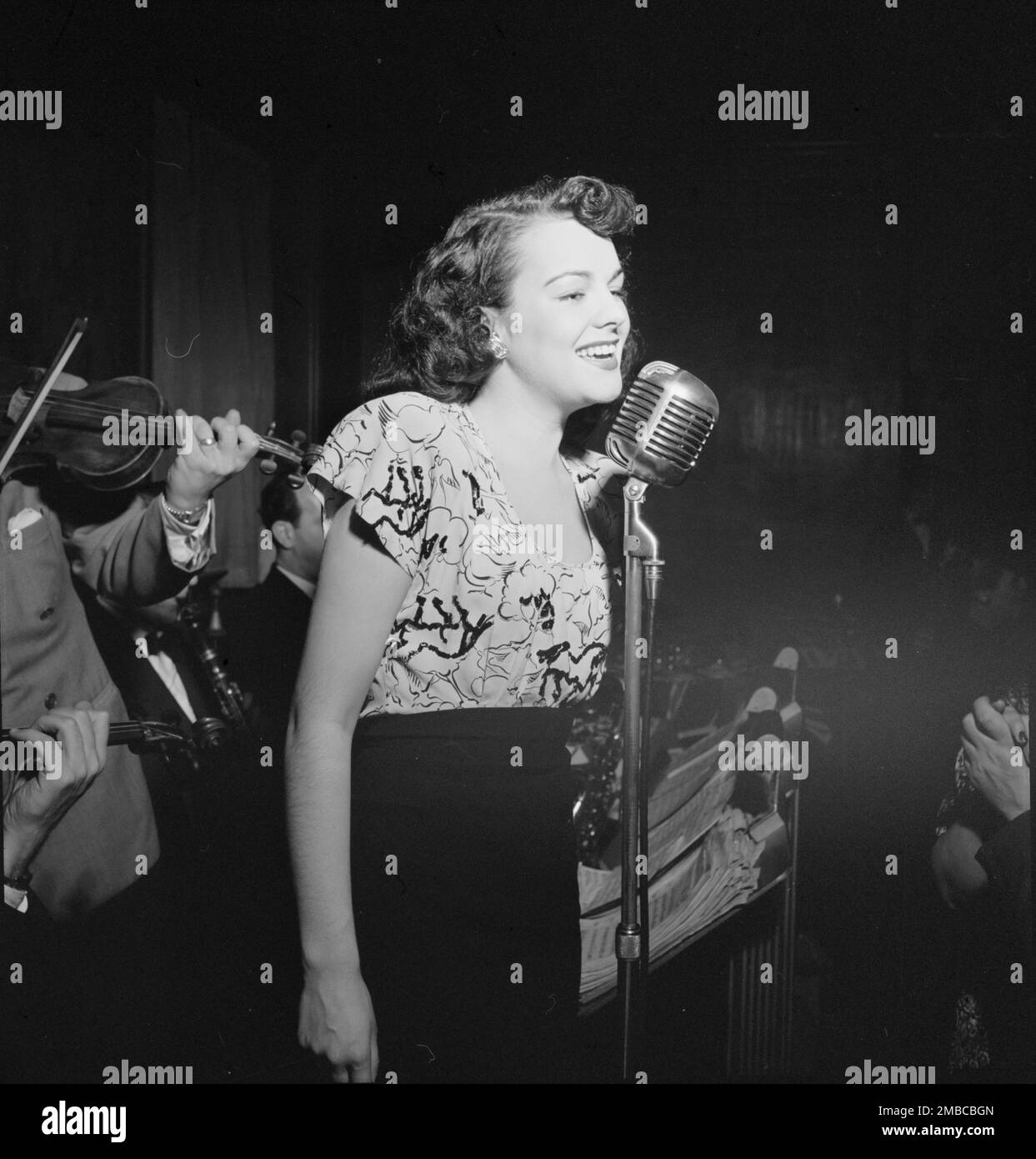 1940s jazz vocalist hi-res stock photography and images - Alamy