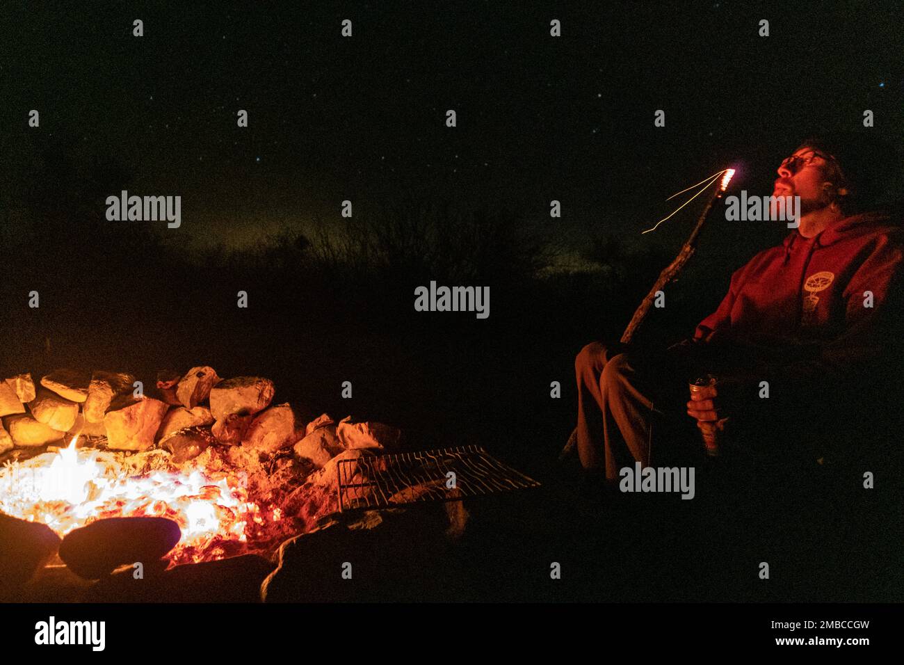 Campfire desert usa hi-res stock photography and images - Alamy