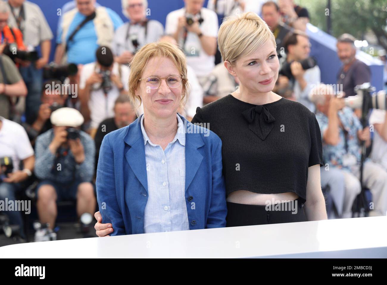 Director Kelly Reichardt, left, and Michelle Williams pose for ...