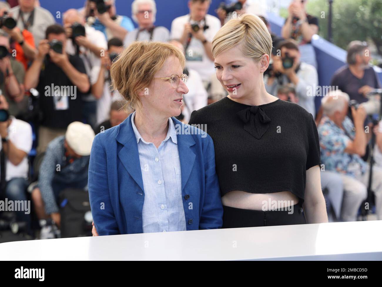 Director Kelly Reichardt, left, and Michelle Williams pose for ...
