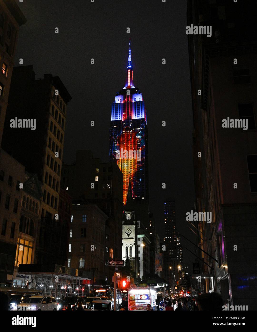 A "rift" (portal to the Upside Down) appears on the Empire State ...