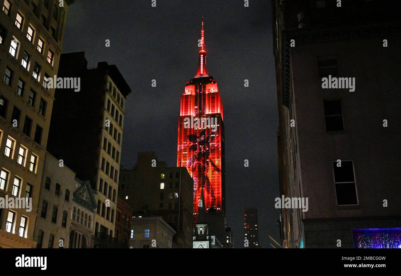 A "rift" (portal to the Upside Down) appears on the Empire State ...