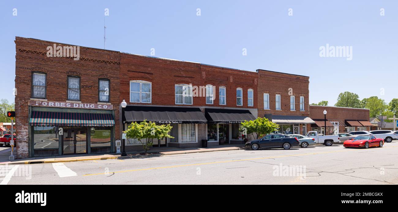 Vienna, Georgia, USA - April 19, 2022: The old business district on 3rd ...