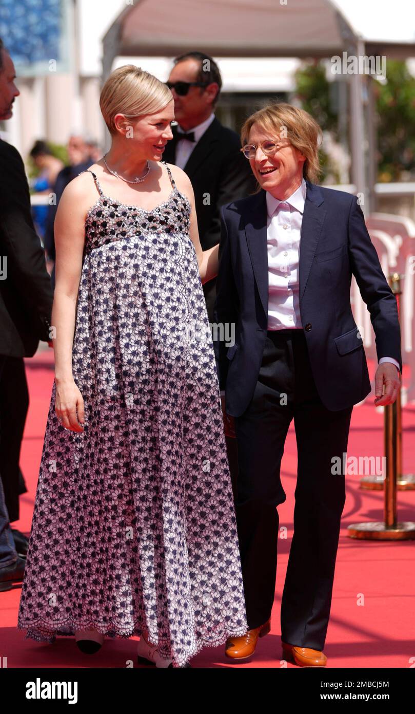 Michelle Williams, left, and director Kelly Reichardt pose for ...
