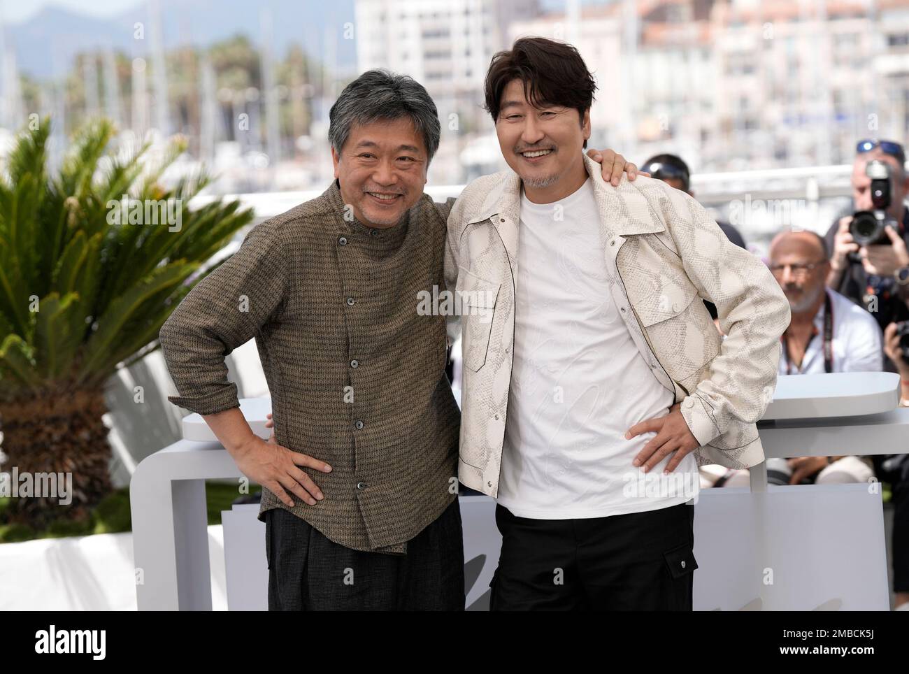 Director Hirokazu Koreeda, left, and Song Kang-ho pose for ...