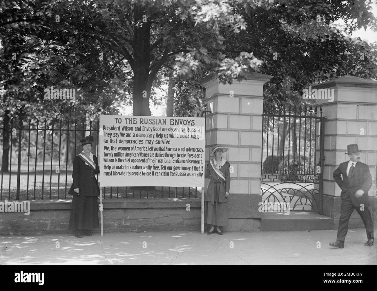 Suffragette suffrage banner flag hi-res stock photography and images ...