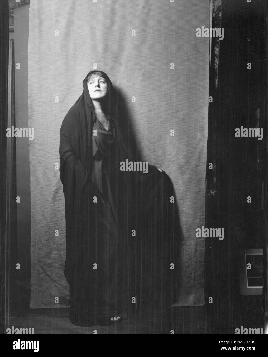 1920s performer in costume Black and White Stock Photos & Images - Alamy