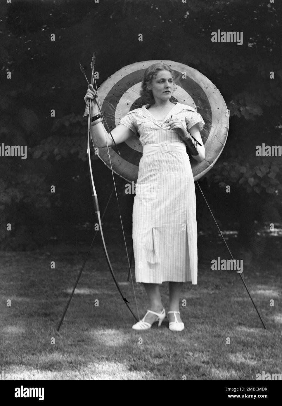 Chase, Diana, Miss, doing archery, 1933 June 22 Stock Photo - Alamy