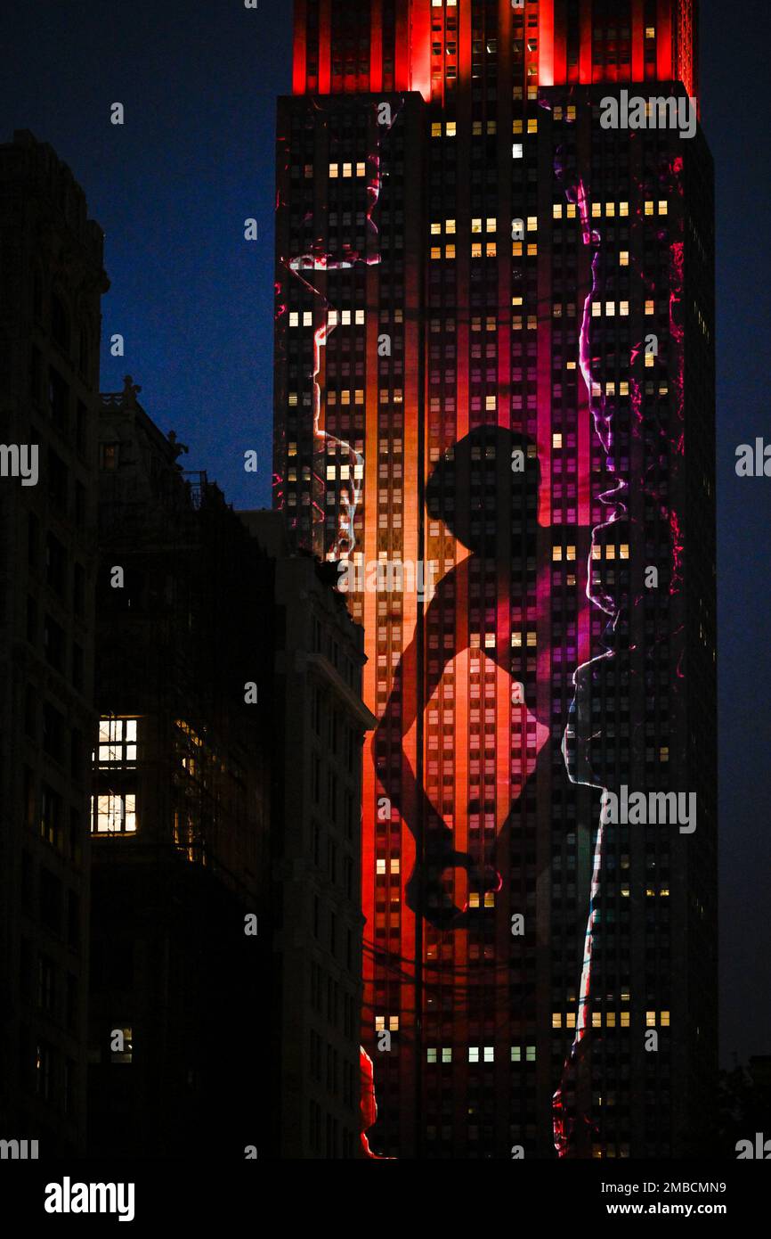 A "rift" (portal to the Upside Down) appears on the Empire State ...