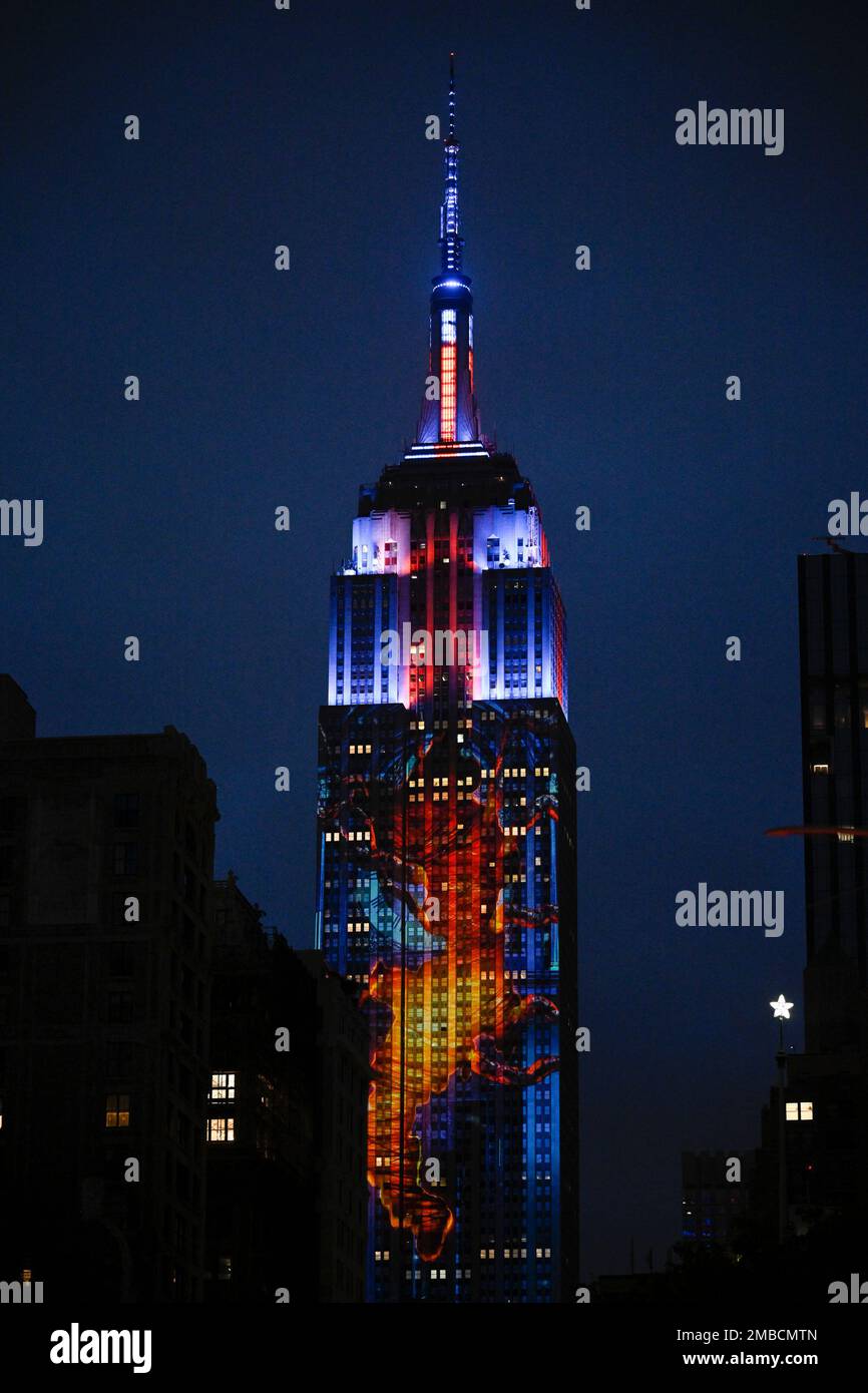 A "rift" (portal to the Upside Down) appears on the Empire State ...