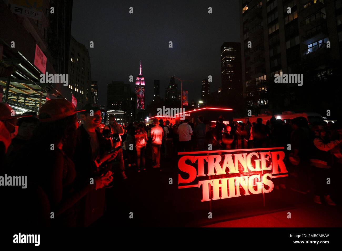 A "rift" (portal to the Upside Down) appears on the Empire State ...