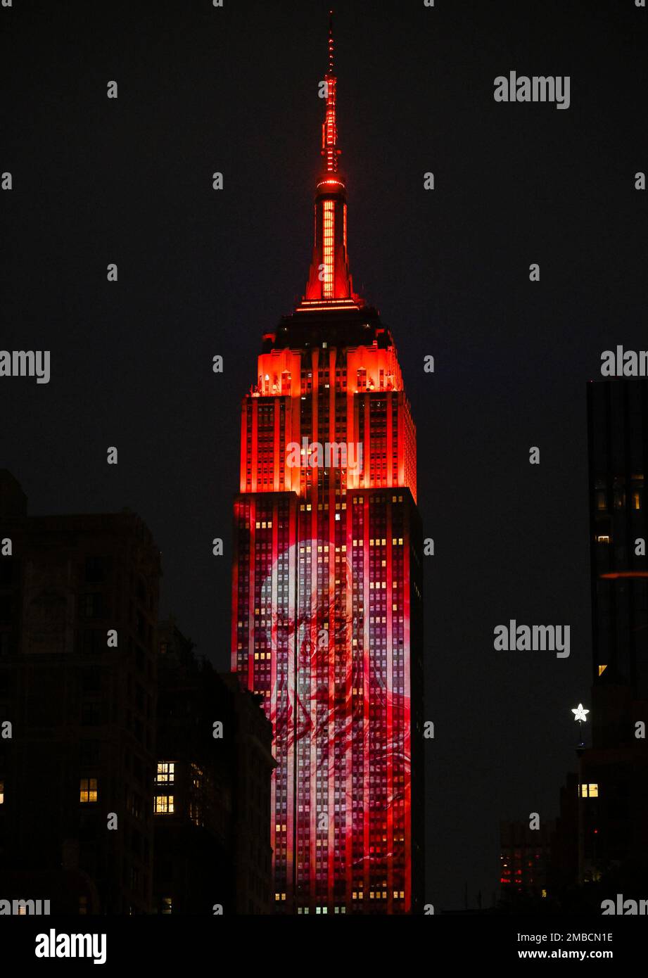 A "rift" (portal to the Upside Down) appears on the Empire State ...
