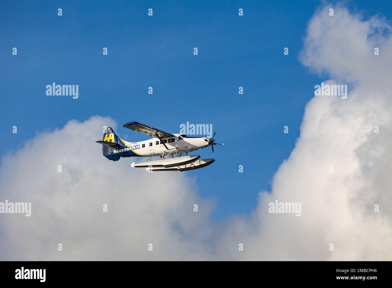 DeHavilland turbo Beaver floatplane arriving in Vancouver Canada Stock ...