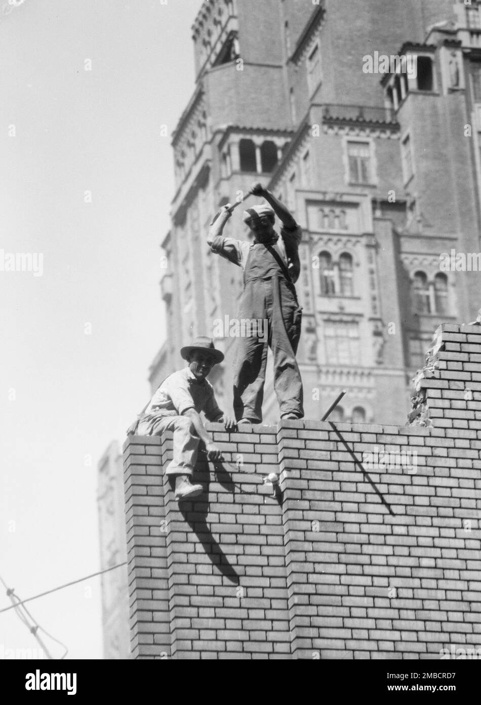 Construction work new york 1920s hi-res stock photography and images ...