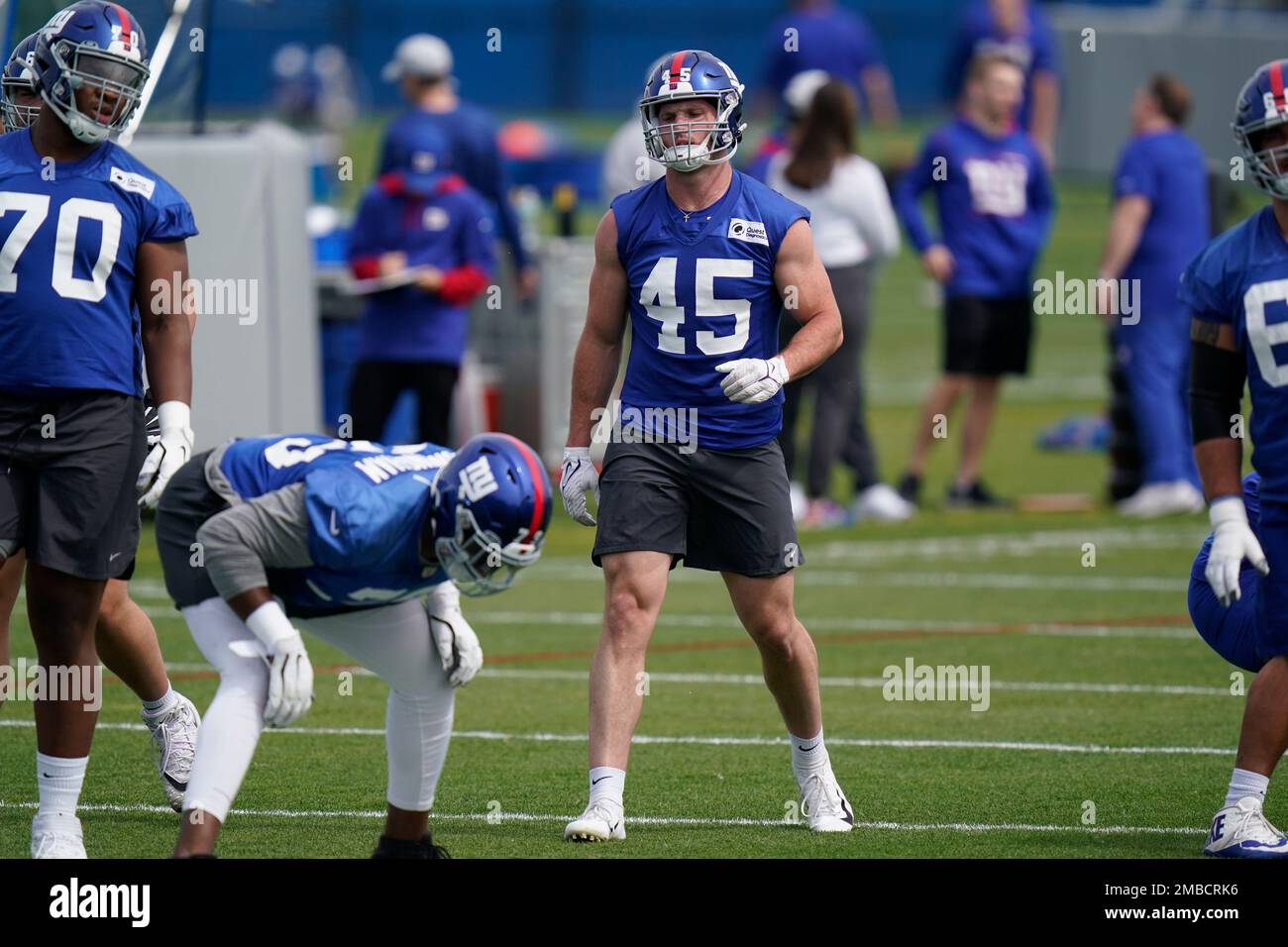New York Giants' Daniel Bellinger participates in a practice at the NFL ...