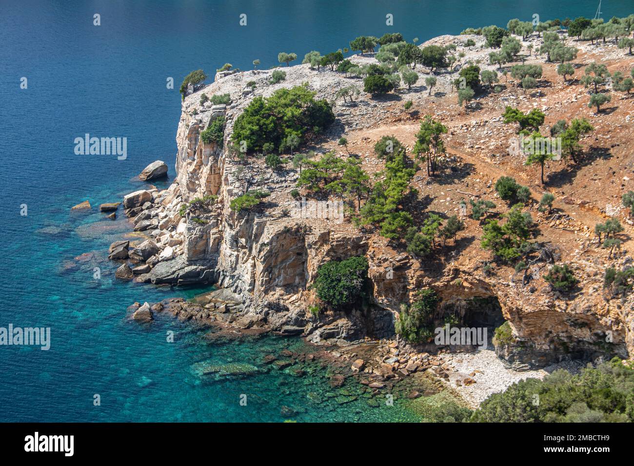 Aerial view seascape tropical rocky hi-res stock photography and images ...