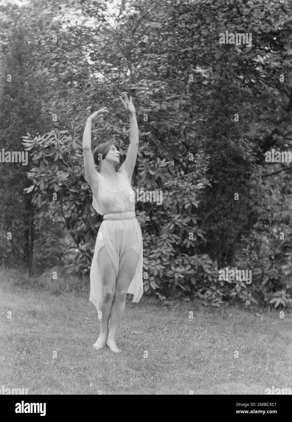 Elizabeth Duncan dancers and children, 1920 Stock Photo - Alamy