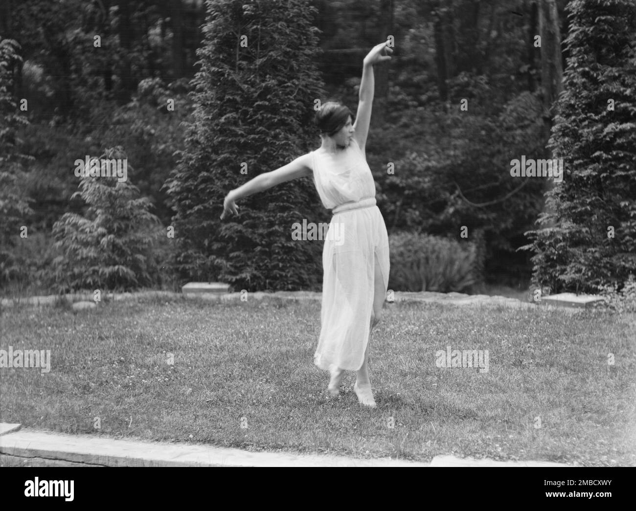 Elizabeth Duncan dancers and children, 1926 Stock Photo - Alamy