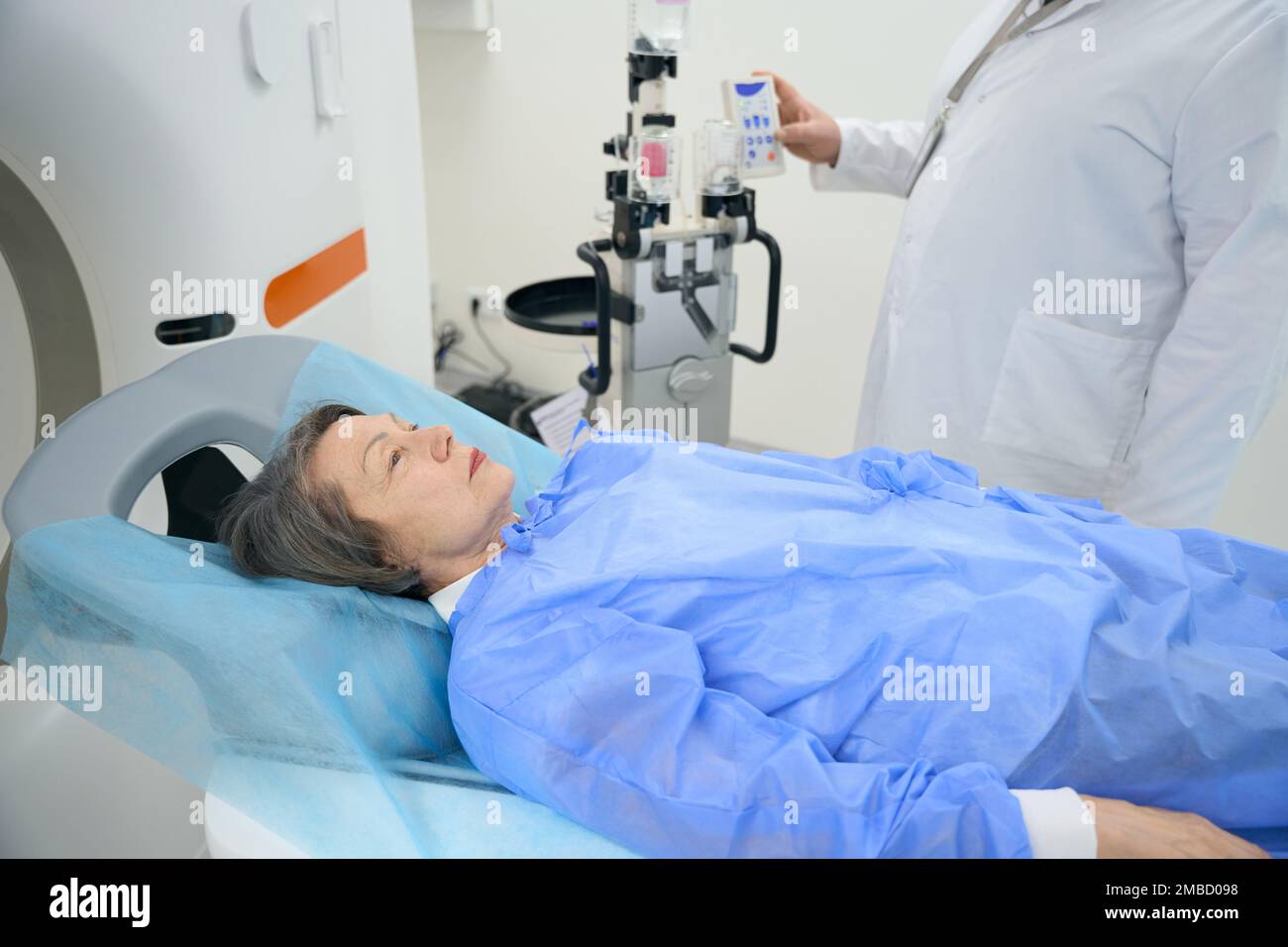Doctor conducts health checkup hi-res stock photography and images - Alamy