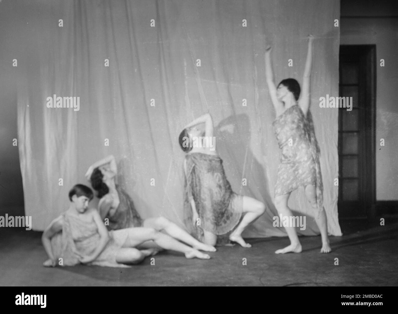 Elizabeth Duncan dancers and children, 1932 Stock Photo - Alamy