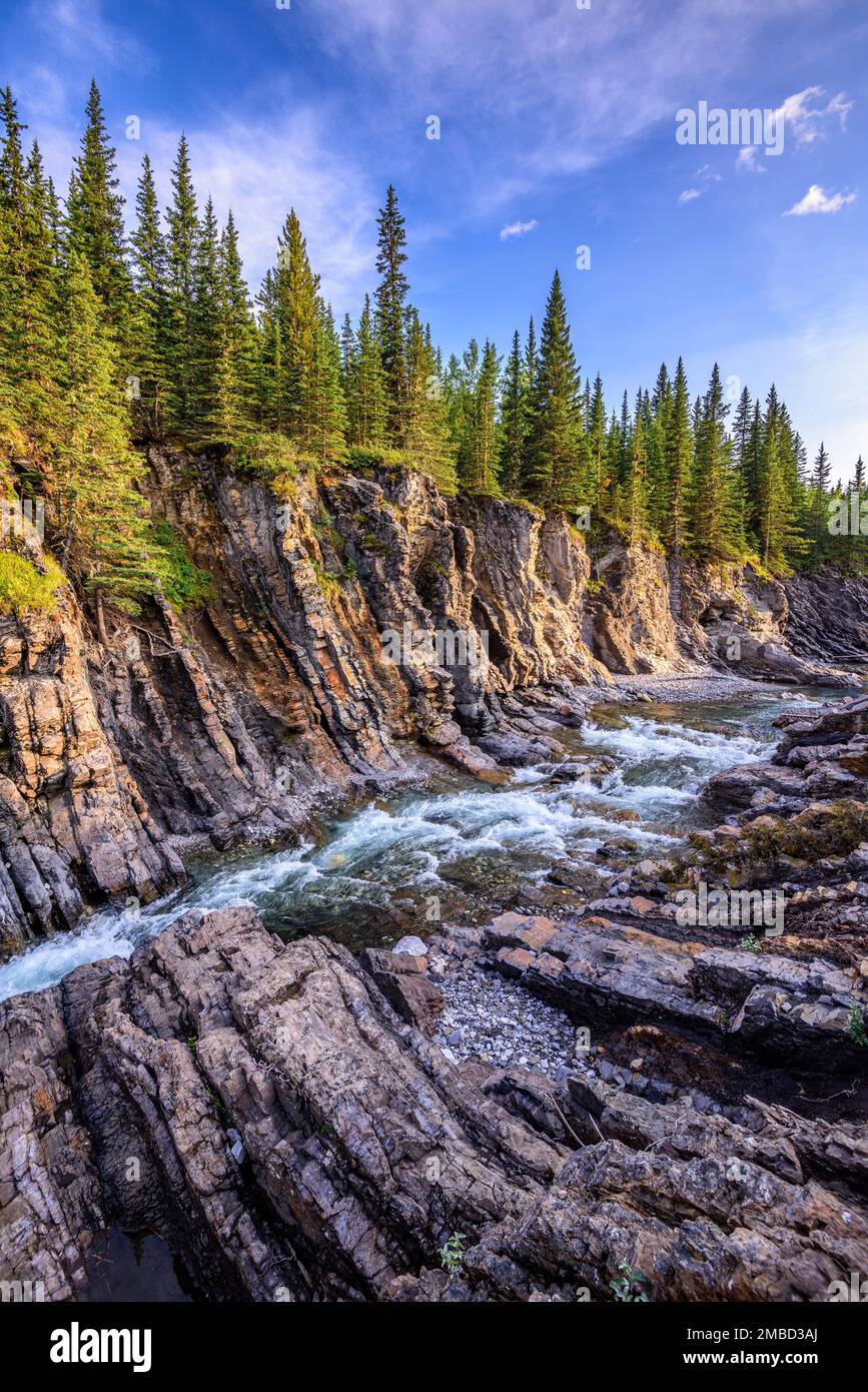 The jagged outcrops of tilted sedimentary rock give the Tiger Jaws ...