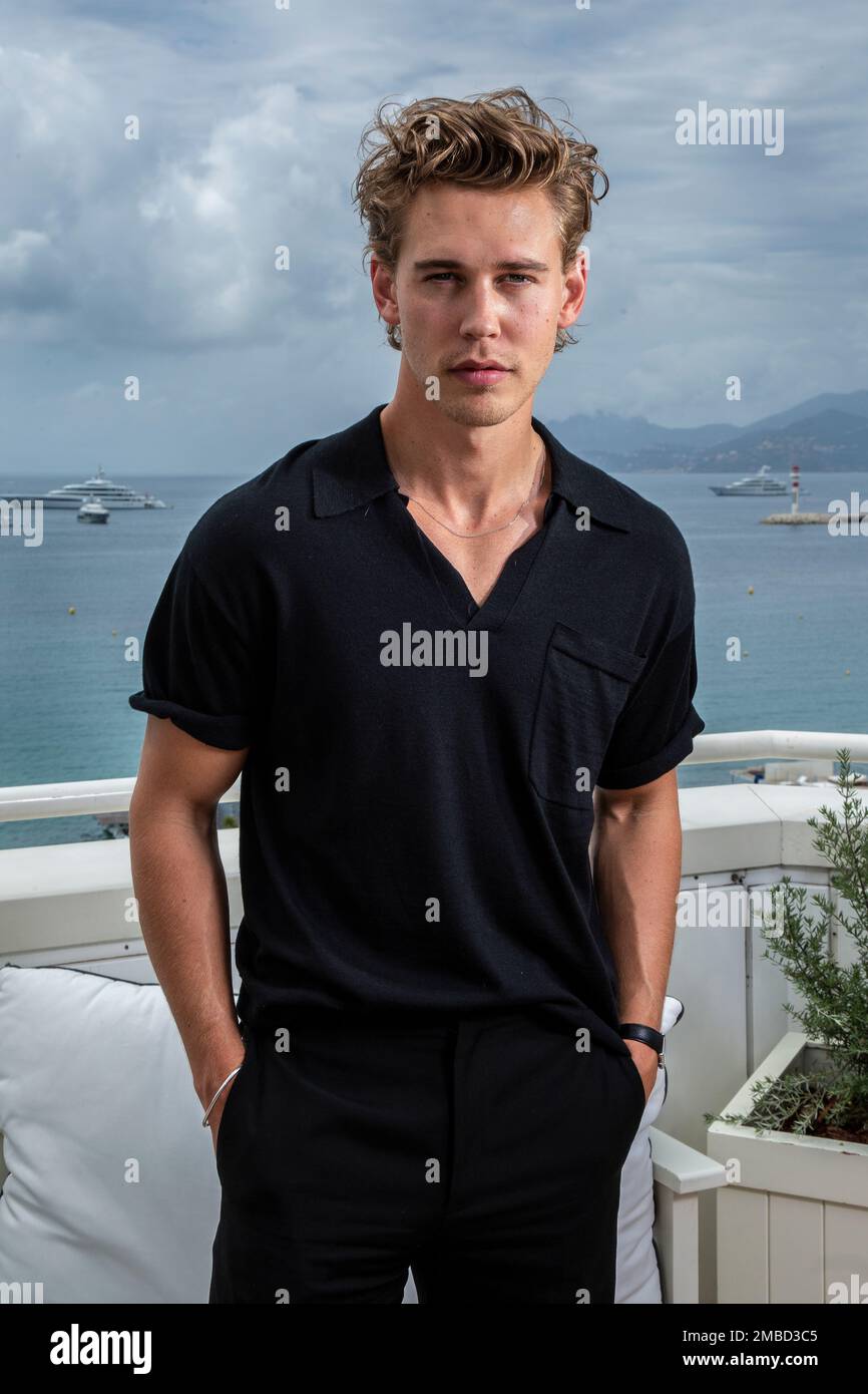 Austin Butler poses for portrait photographs for the film 'Elvis' at ...