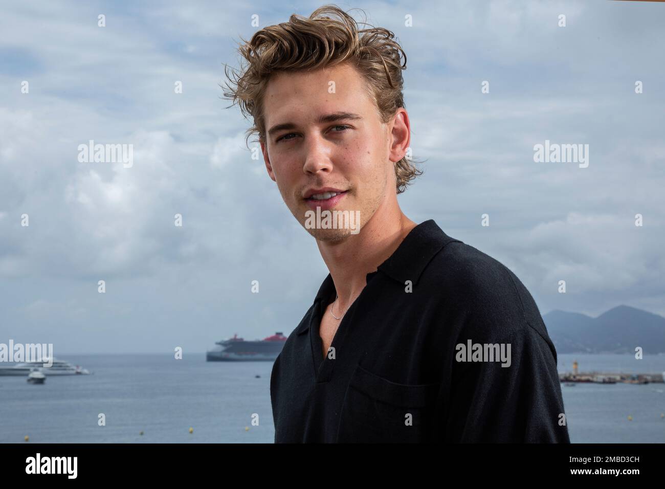 Austin Butler poses for portrait photographs for the film 'Elvis' at ...