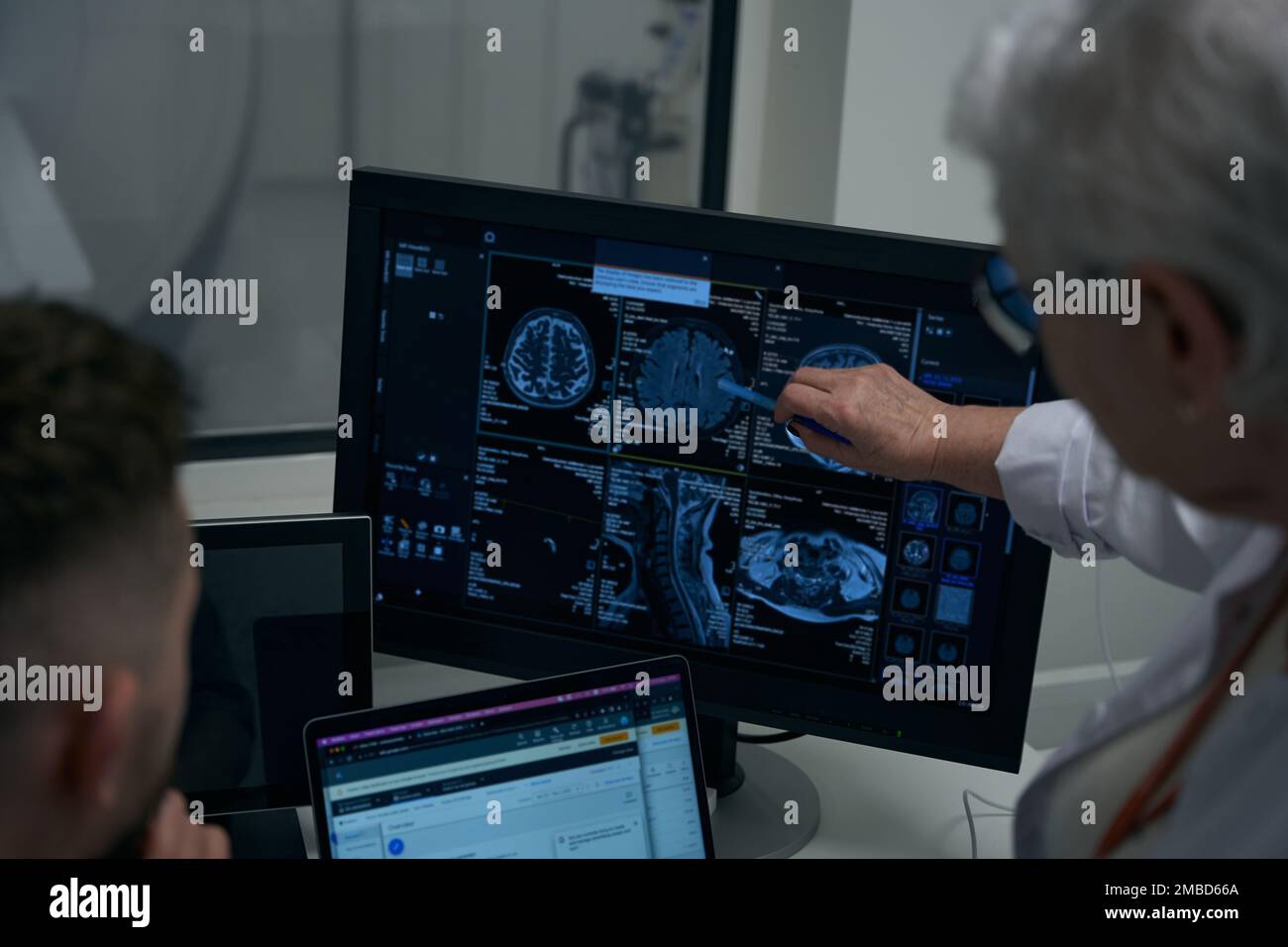 Doctor reviewing ct scan results hi-res stock photography and images ...
