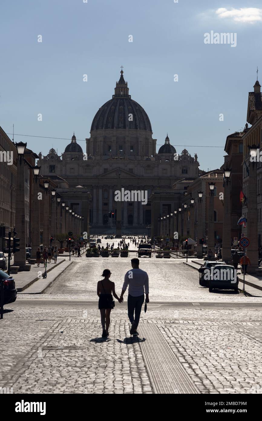 Couple holding hands in front of Vatican city Stock Photo - Alamy