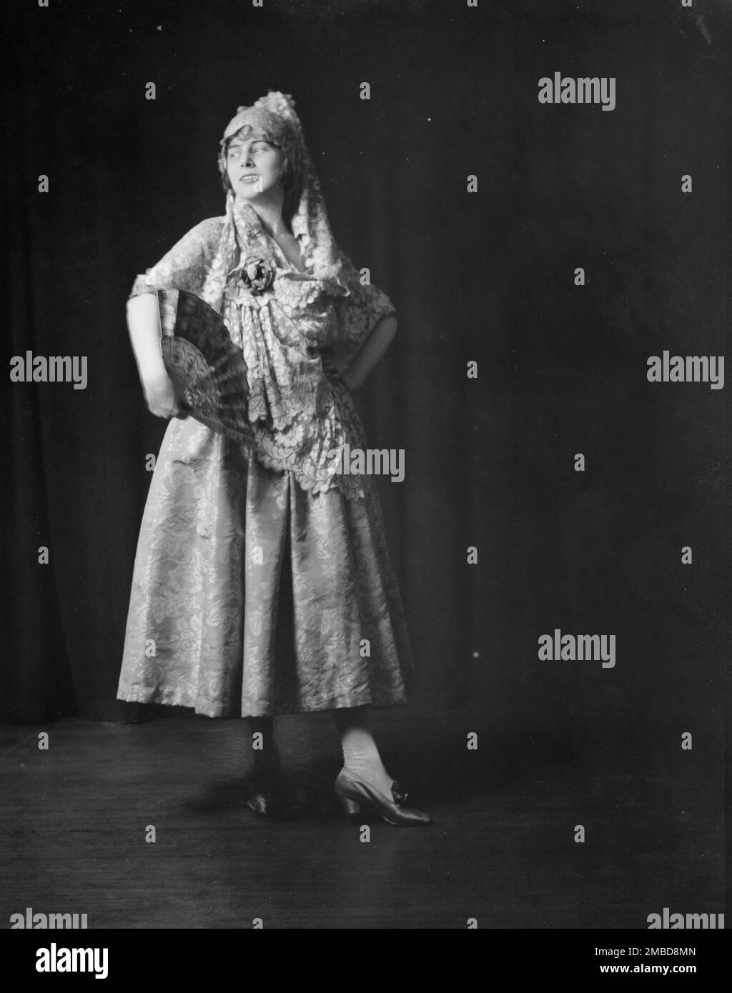 1920s woman and fan Black and White Stock Photos & Images - Alamy