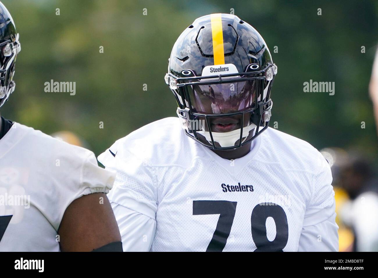 Pittsburgh Steelers offensive lineman James Daniels participates in an ...
