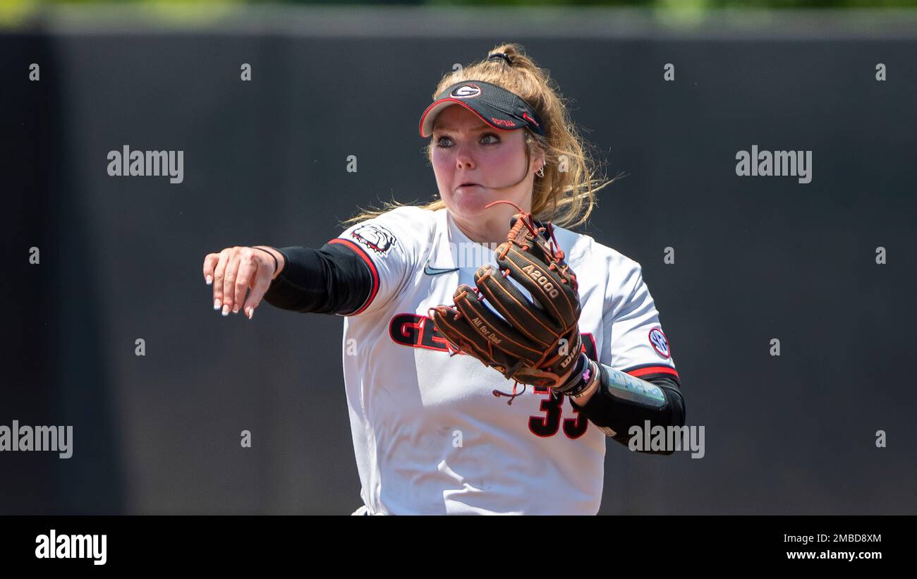 Georgia's Sara Mosley (33) makes a throw during an NCAA softball game ...
