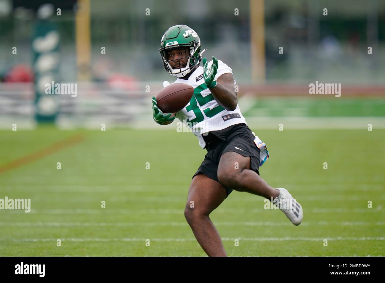 New York Jets' Zonovan Knight participates in a drill at the NFL ...
