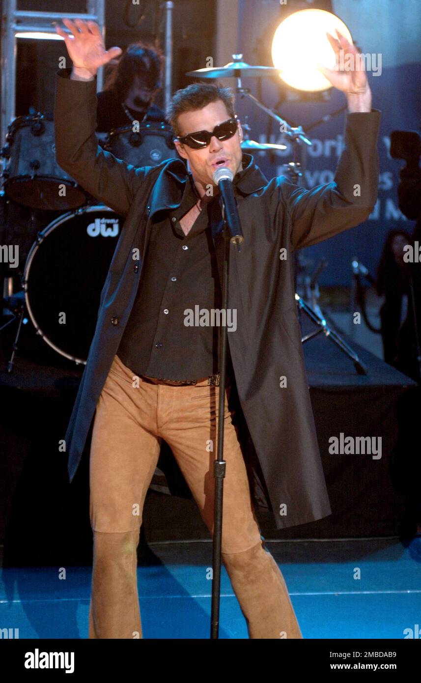 Ricky Martin rehearsing at the 7th Annual Blockbuster Entertainment ...