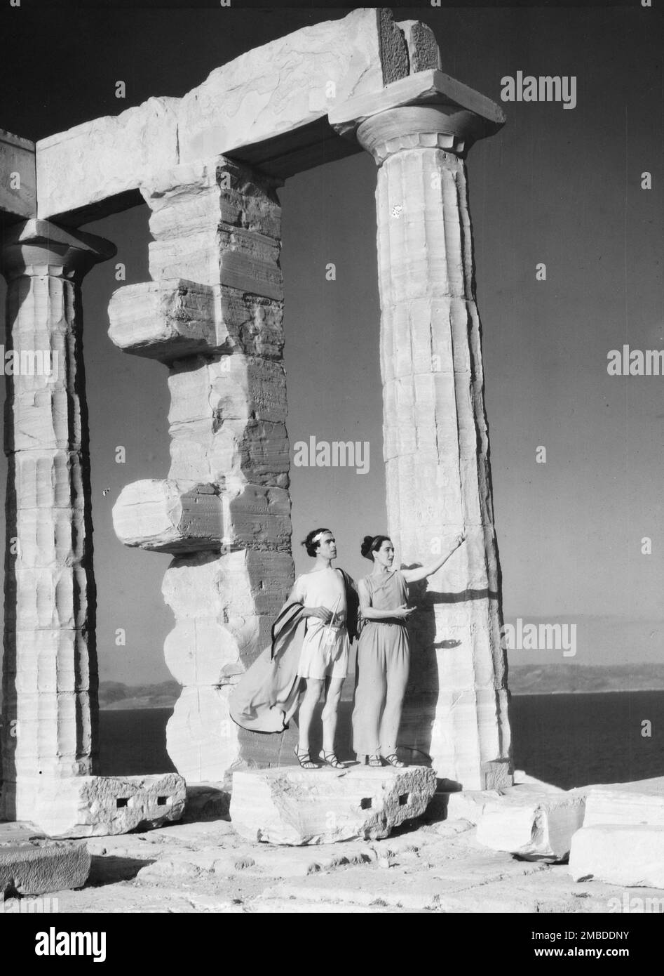 Women in ancient greece performing hi-res stock photography and images ...