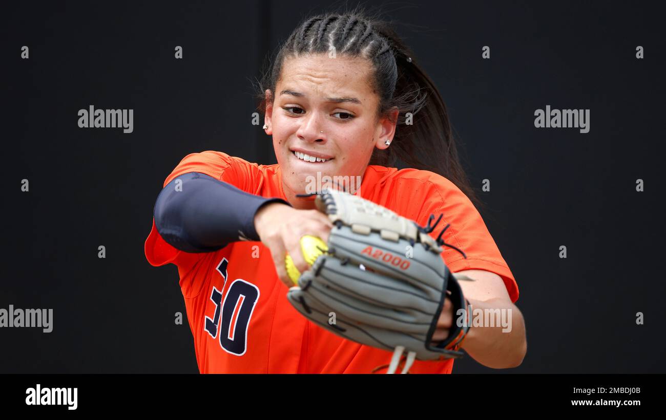 Illinois pitcher Lauren Wiles during an NCAA softball game on Friday ...