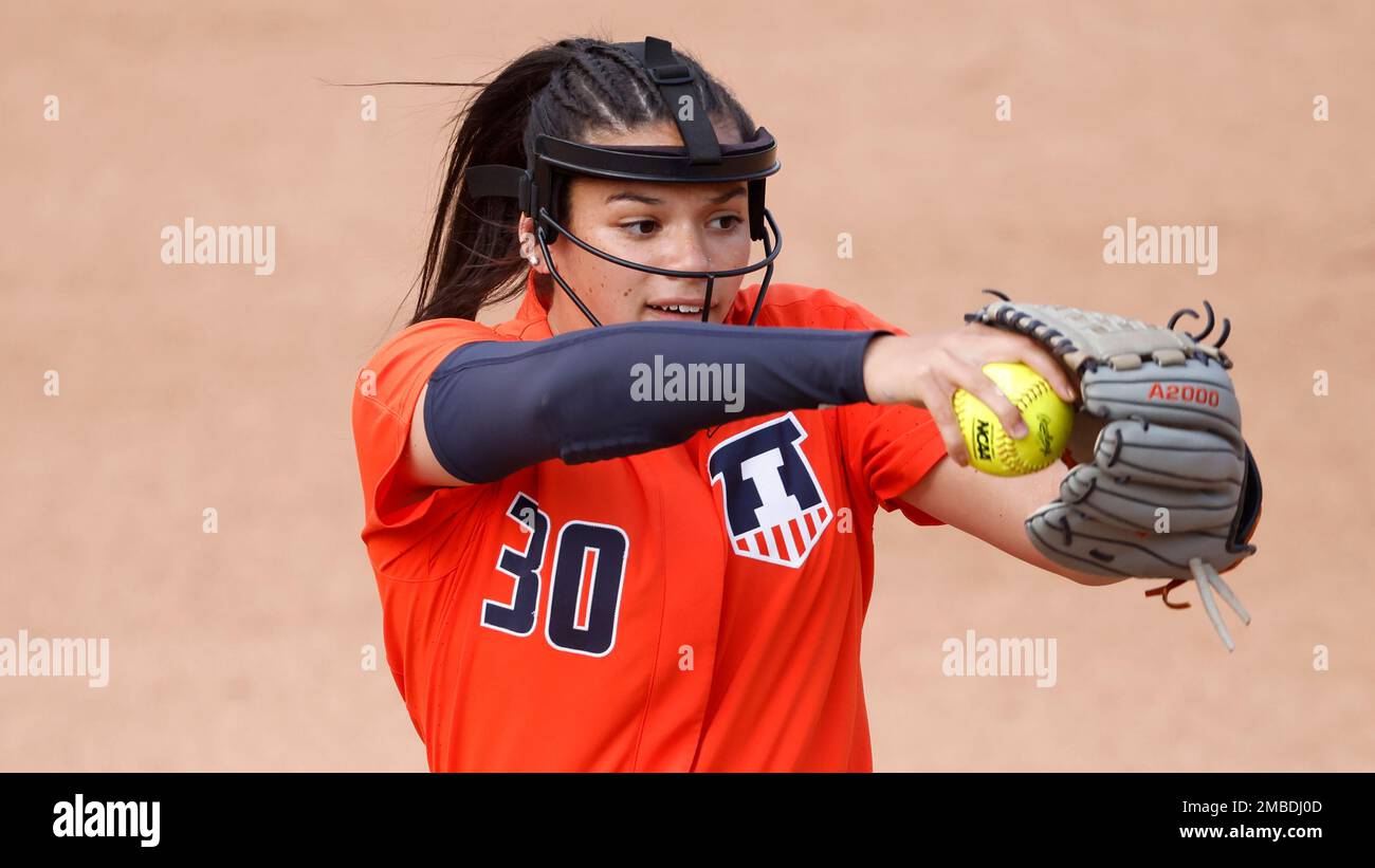 Illinois pitcher Lauren Wiles during an NCAA softball game on Friday ...