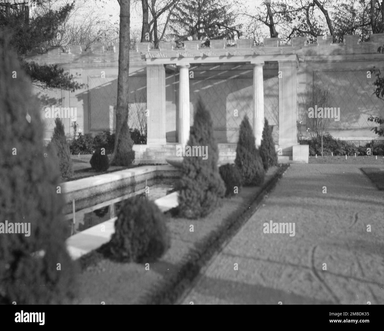 Untermeyer [i.e. Untermyer] garden, 1917 Stock Photo - Alamy