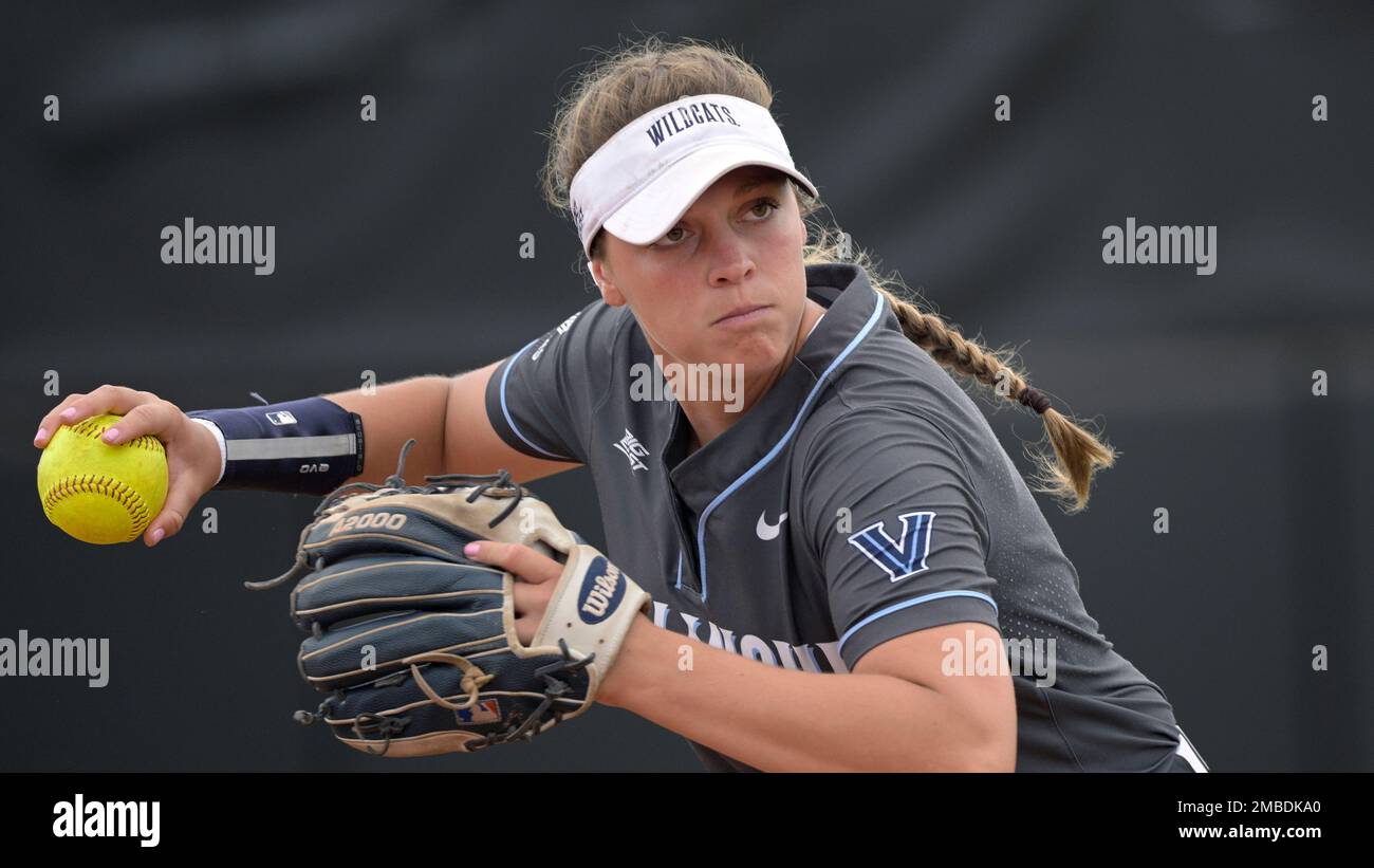 Villanova's Angela Giampolo (1) throws during an NCAA softball game ...