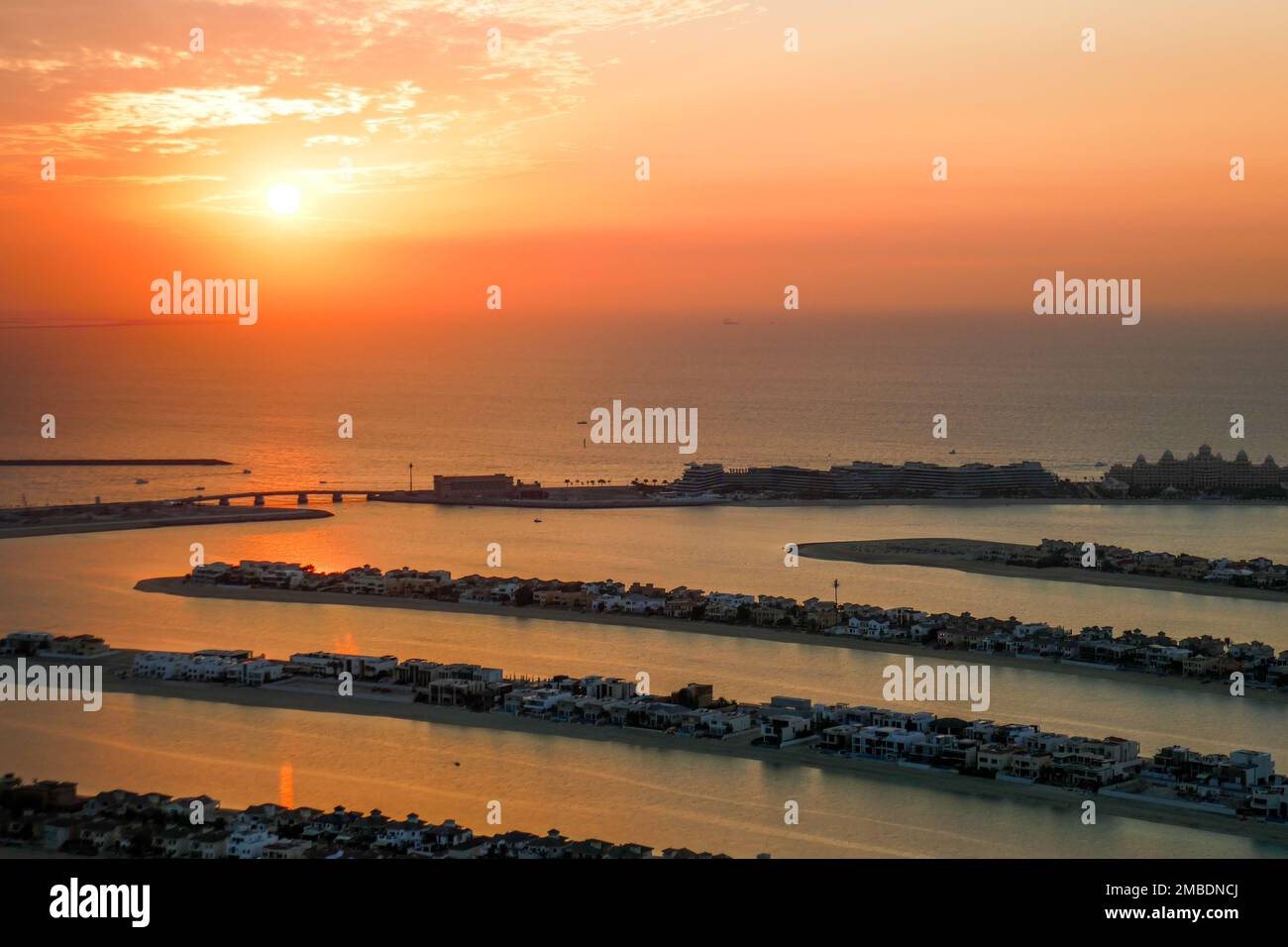 Sunset famous palm island dubai hi-res stock photography and images - Alamy