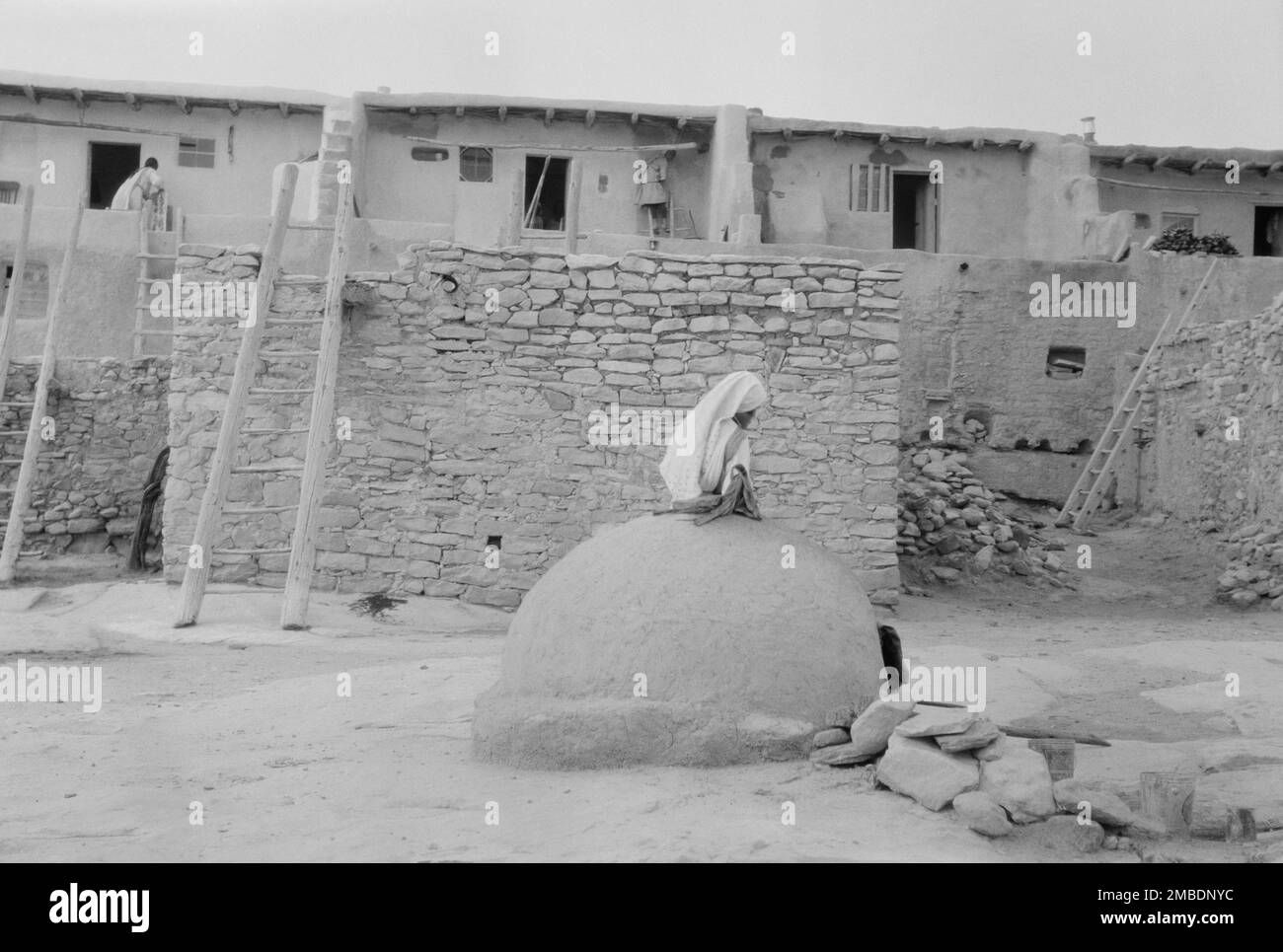 Acoma pueblo oven hi-res stock photography and images - Alamy
