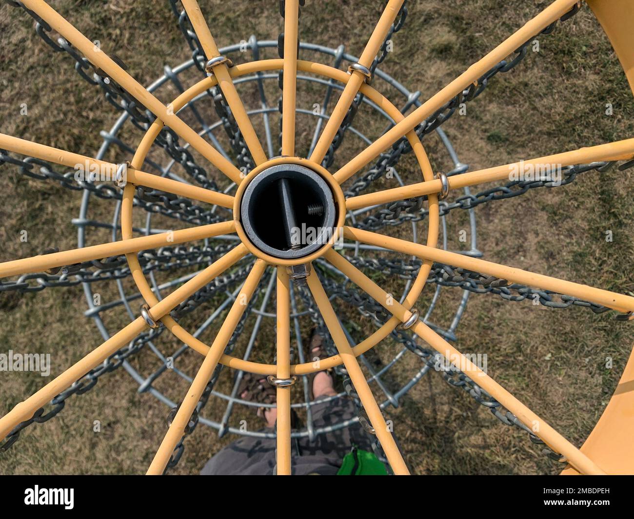Top view of a disc golf frolfing basket with chain Stock Photo - Alamy