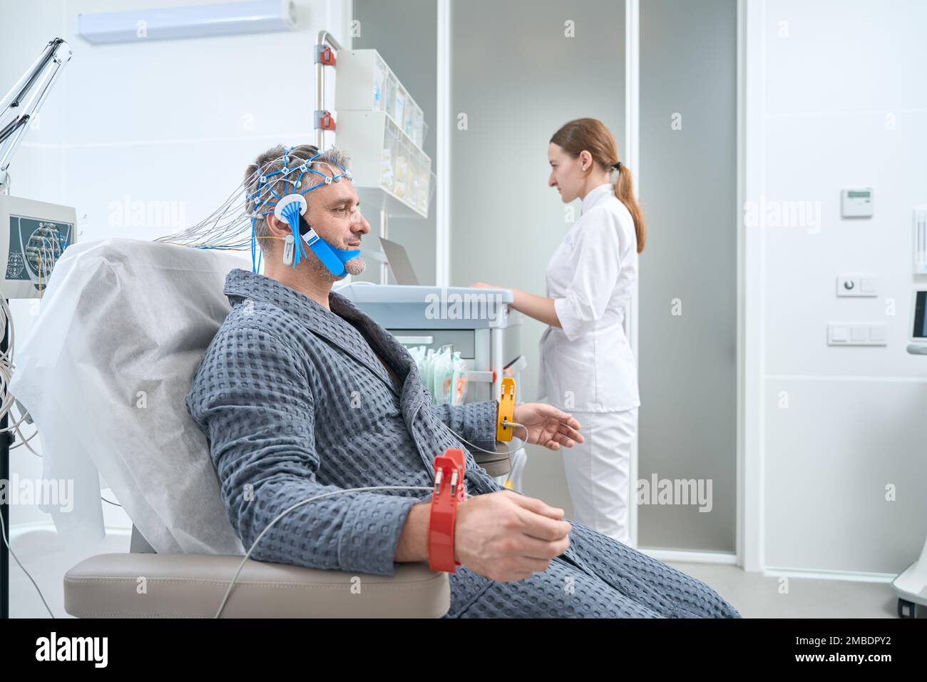Modern EEG procedure - electroencephalography in a medical center Stock ...