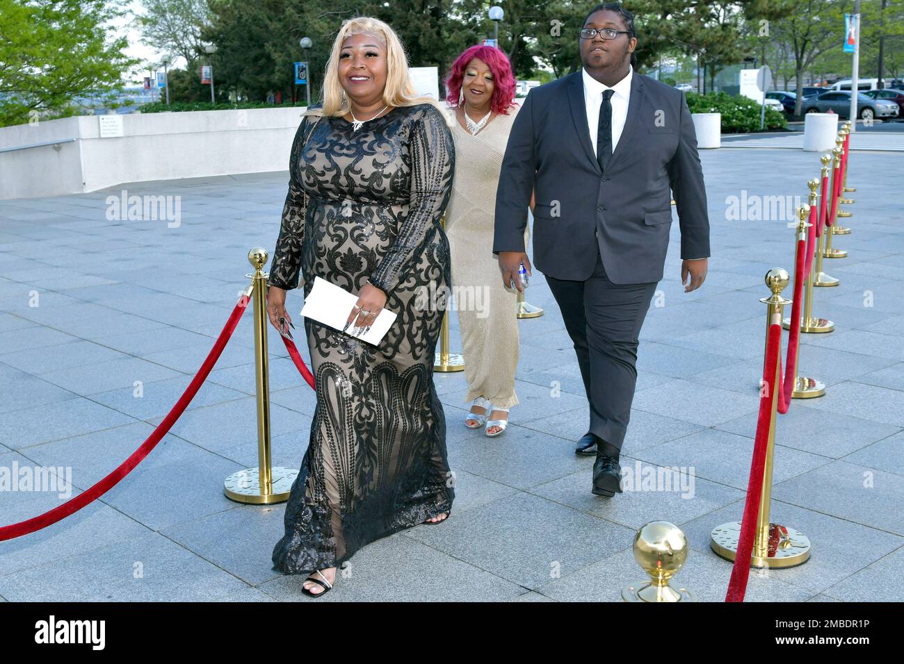 Wandrea' "Shaye" Moss, left, and guests, arrive for the John F. Kennedy ...