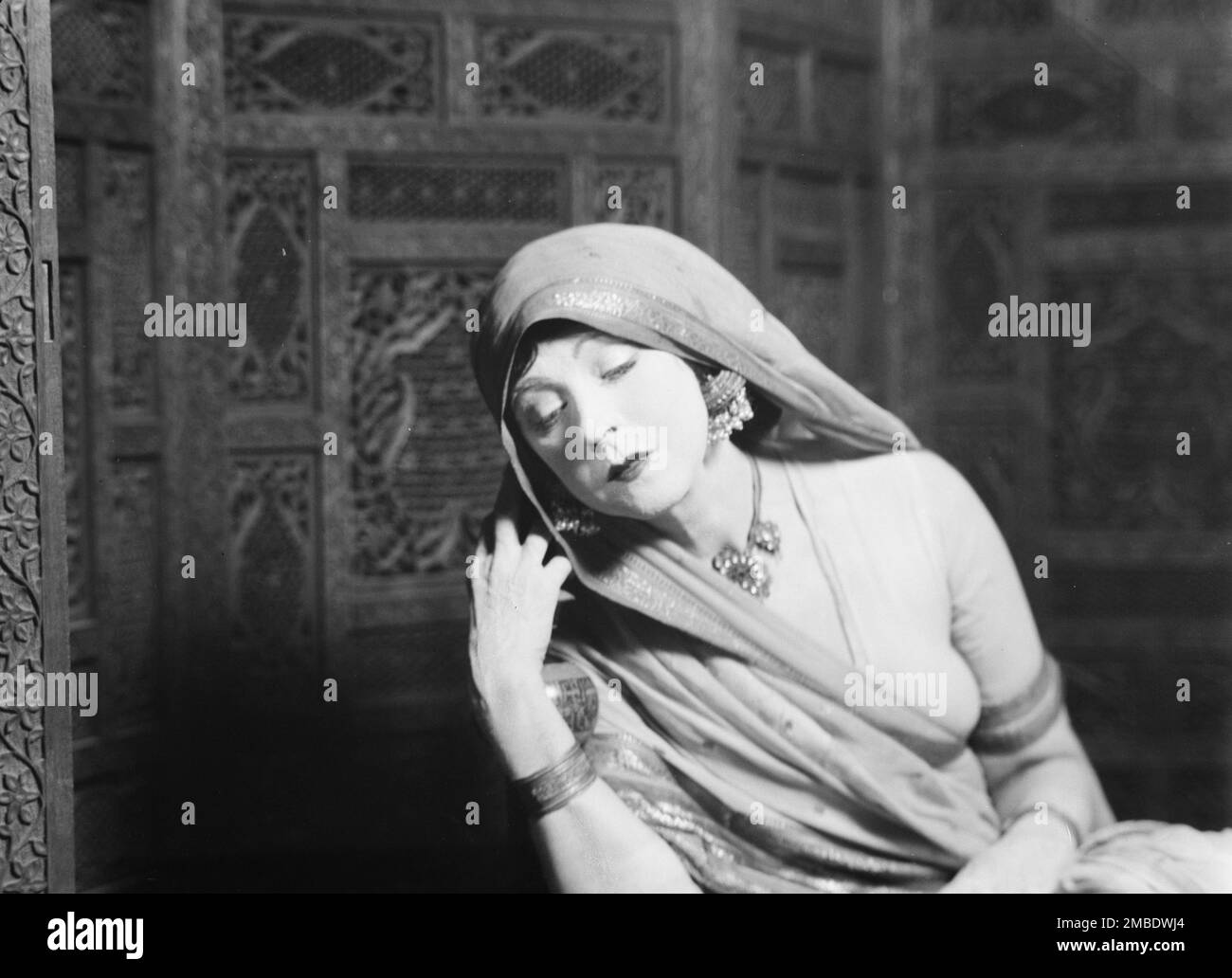 St. Denis, Ruth, portrait photograph, 1933 Feb. 26 Stock Photo - Alamy