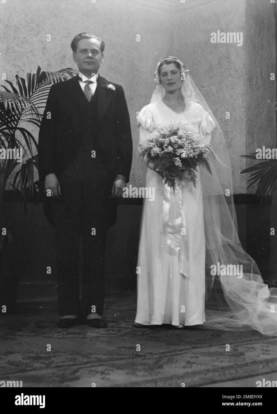 Vintage group wedding photo Black and White Stock Photos & Images - Alamy