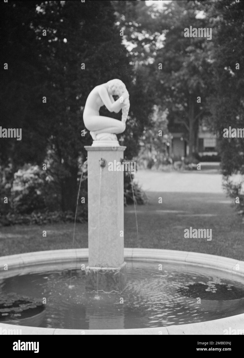 Paul Manship statue in the Griffin or Nissen Garden, 1931 June 14 Stock ...