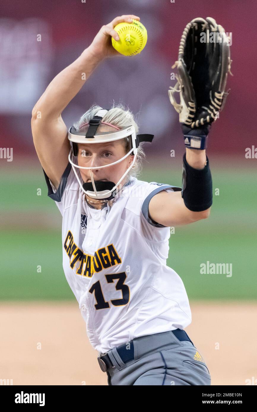 Chattanooga pitcher Brooke Parrott (13) pitches against Murray State ...