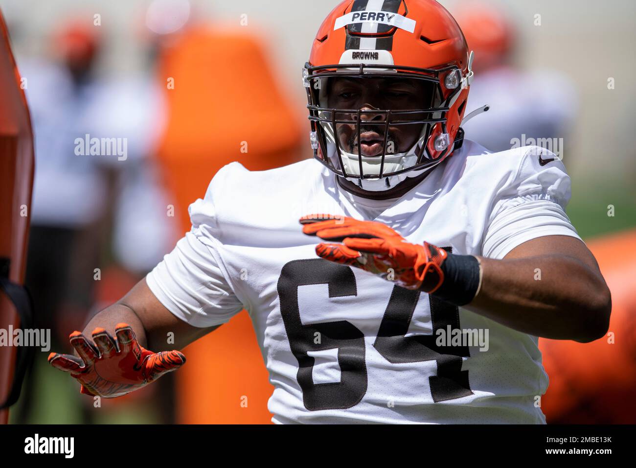 Cleveland Browns defensive tackle Roderick Perry II participates in a ...